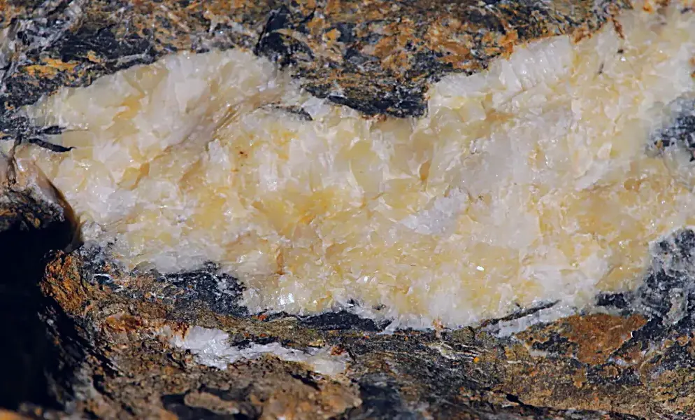 How is quartz formed? Everything to know | MPG Stone